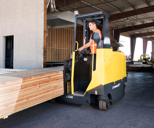 COMBI-MR Multi Directional Forklift that can operate in the tightest spaces