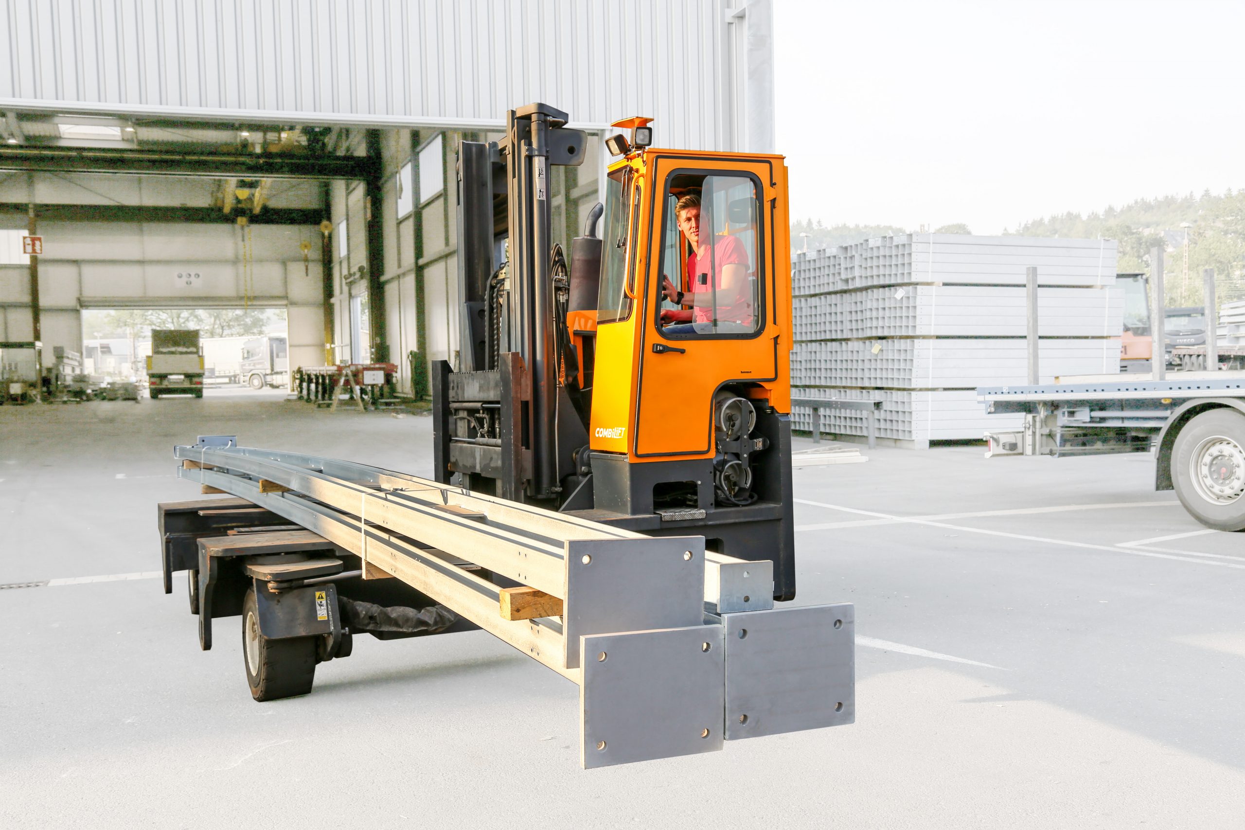 Types of Forklifts for long loads - Combilift